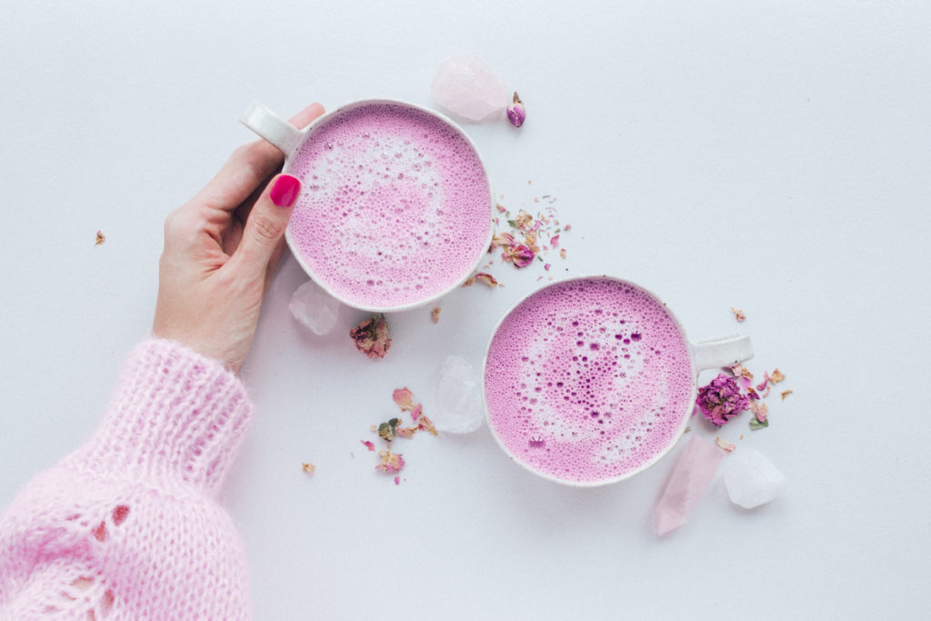 La vida sí es color de rosa: 8 recetas de bebidas color rosa que te ...